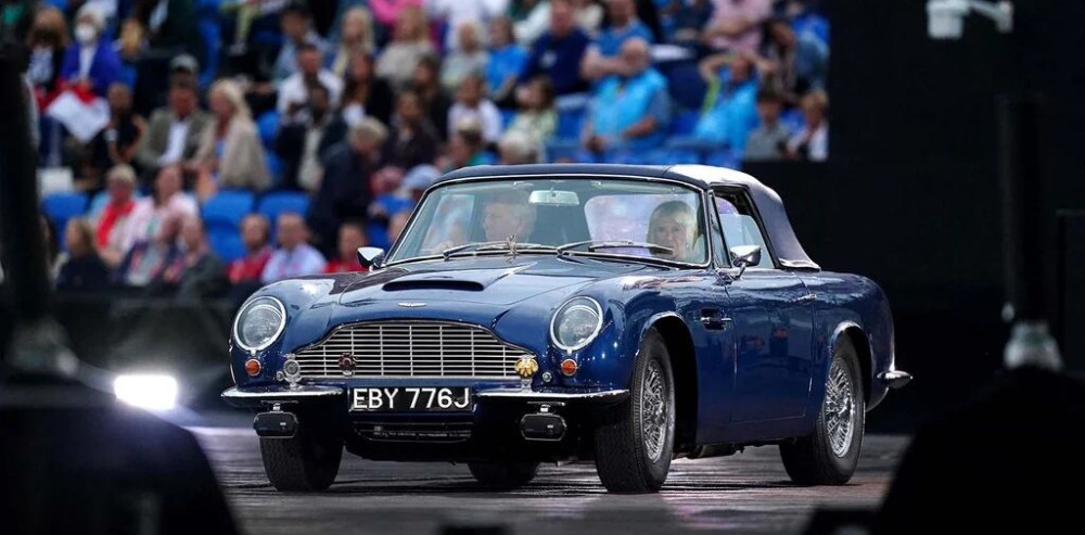 El Aston Martin del Rey Carlos que funciona con restos de vino y queso ...
