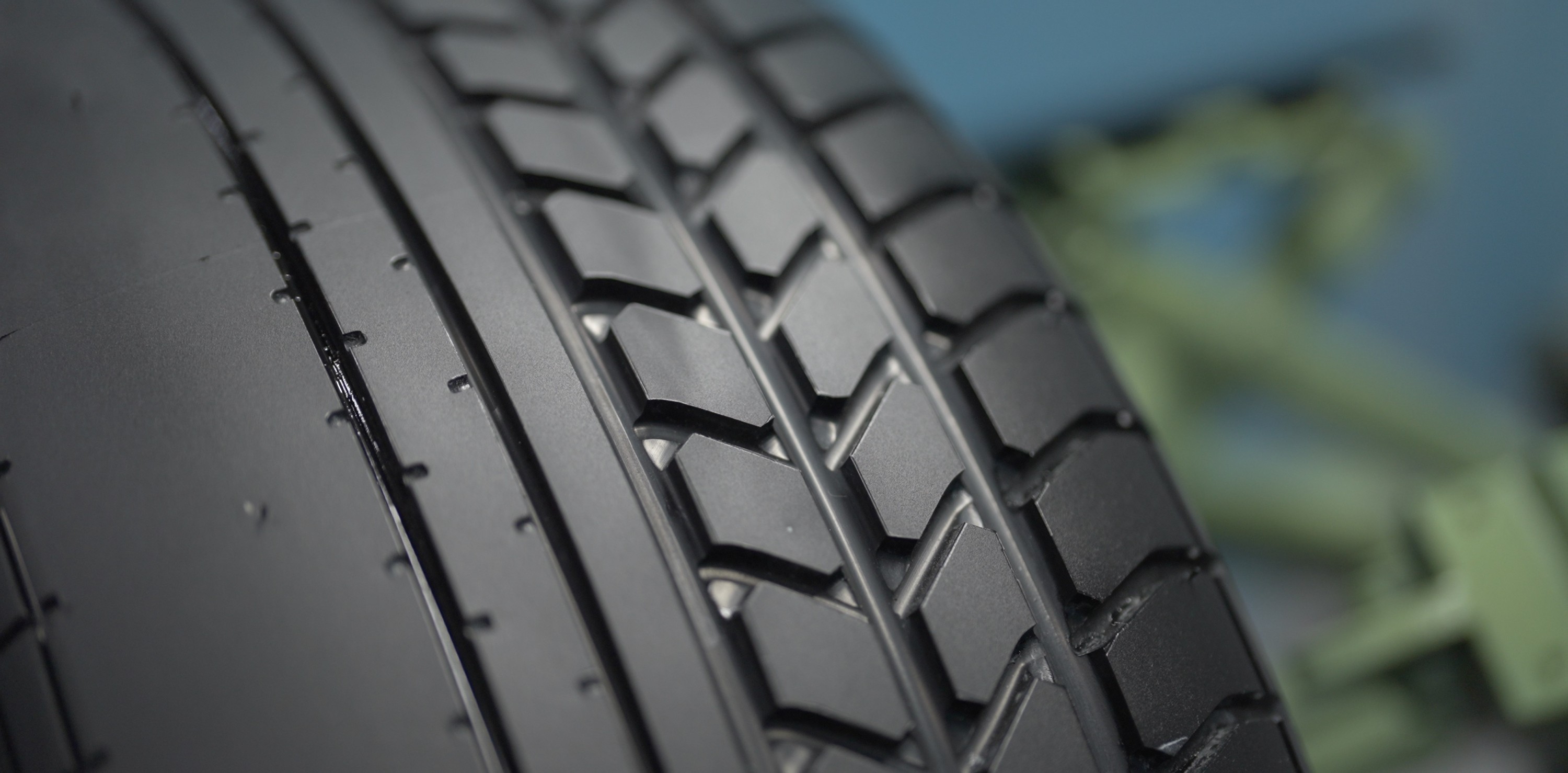 Pirelli P Zero: celebrando los 40 años del primer neumático Ultra High ...